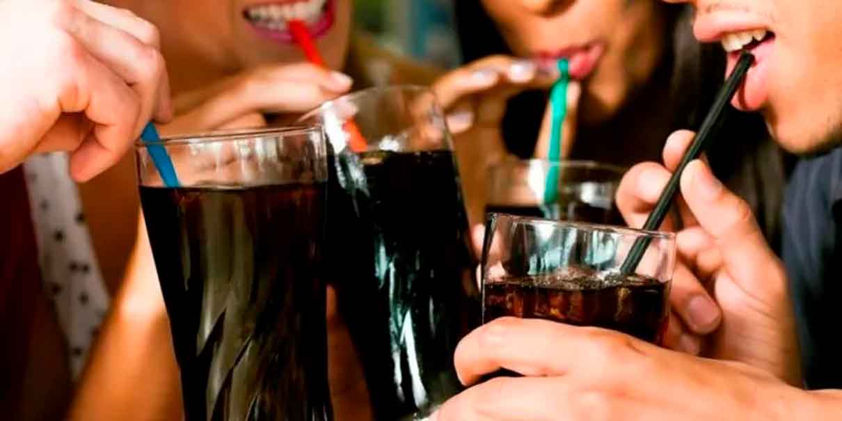 Refrescos dietéticos y azucarados elevan el riesgo de hígado graso ...